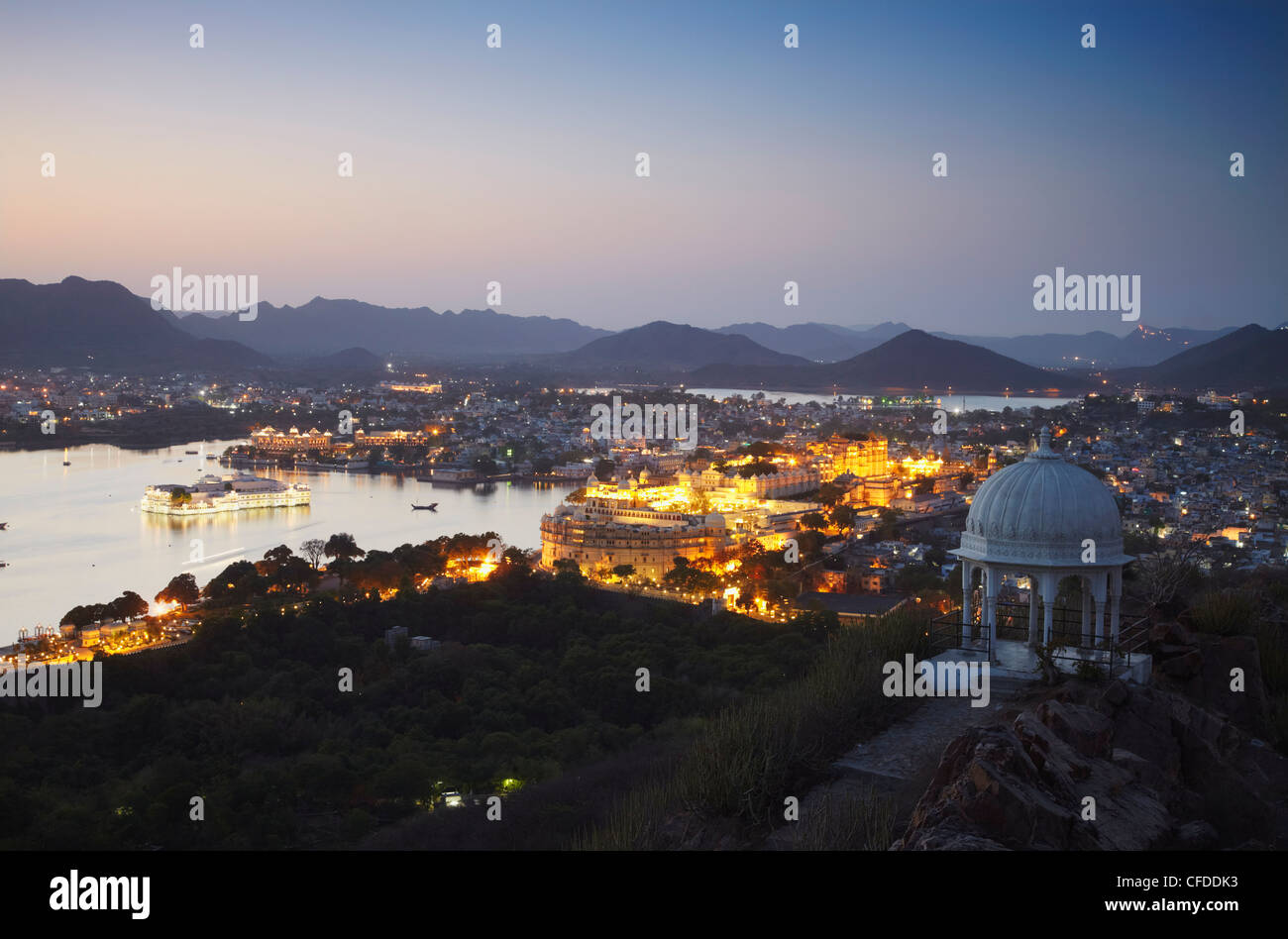 Udaipur lake palace and sunset hi-res stock photography and images - Alamy