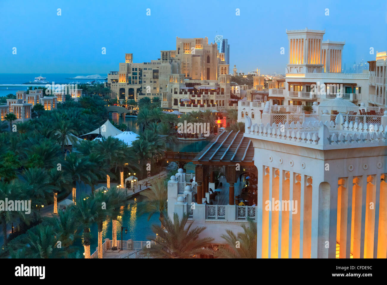 Arabesque architecture of the Madinat Jumeirah Hotel, Jumeirah Beach ...