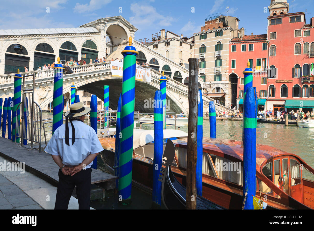 Rialto Bridge and gondolier, Grand Canal, Venice, UNESCO World Heritage ...