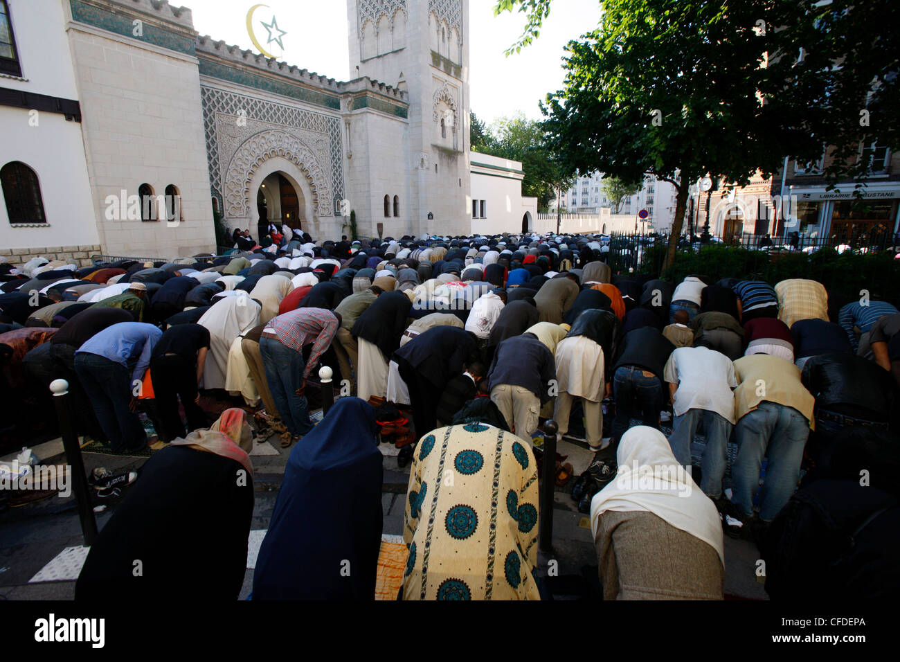 Muslims praying outside the Paris Great Mosque on Aid El-Fitr festival ...
