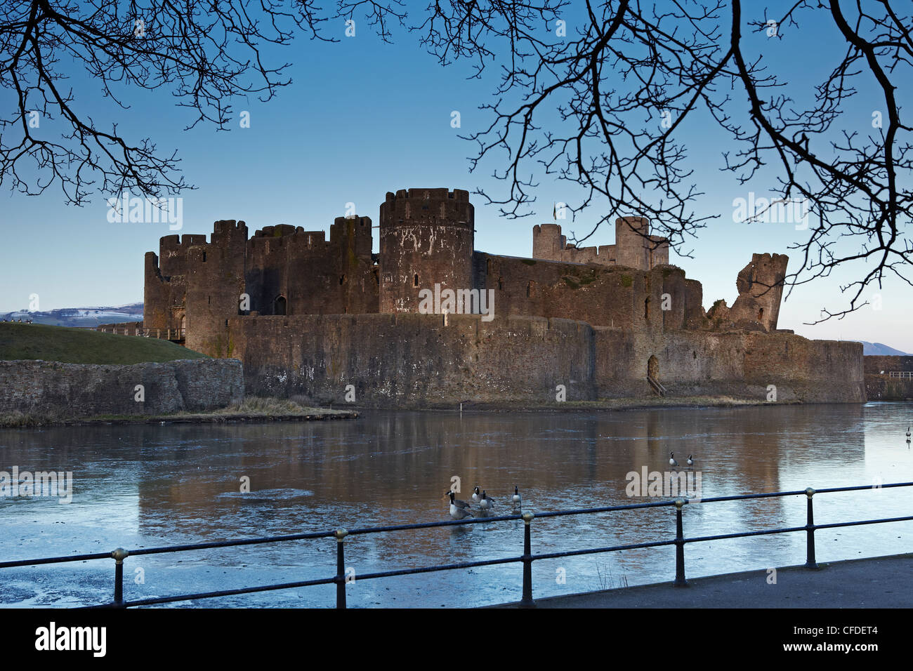 Caerphilly castle south wales hi-res stock photography and images - Alamy