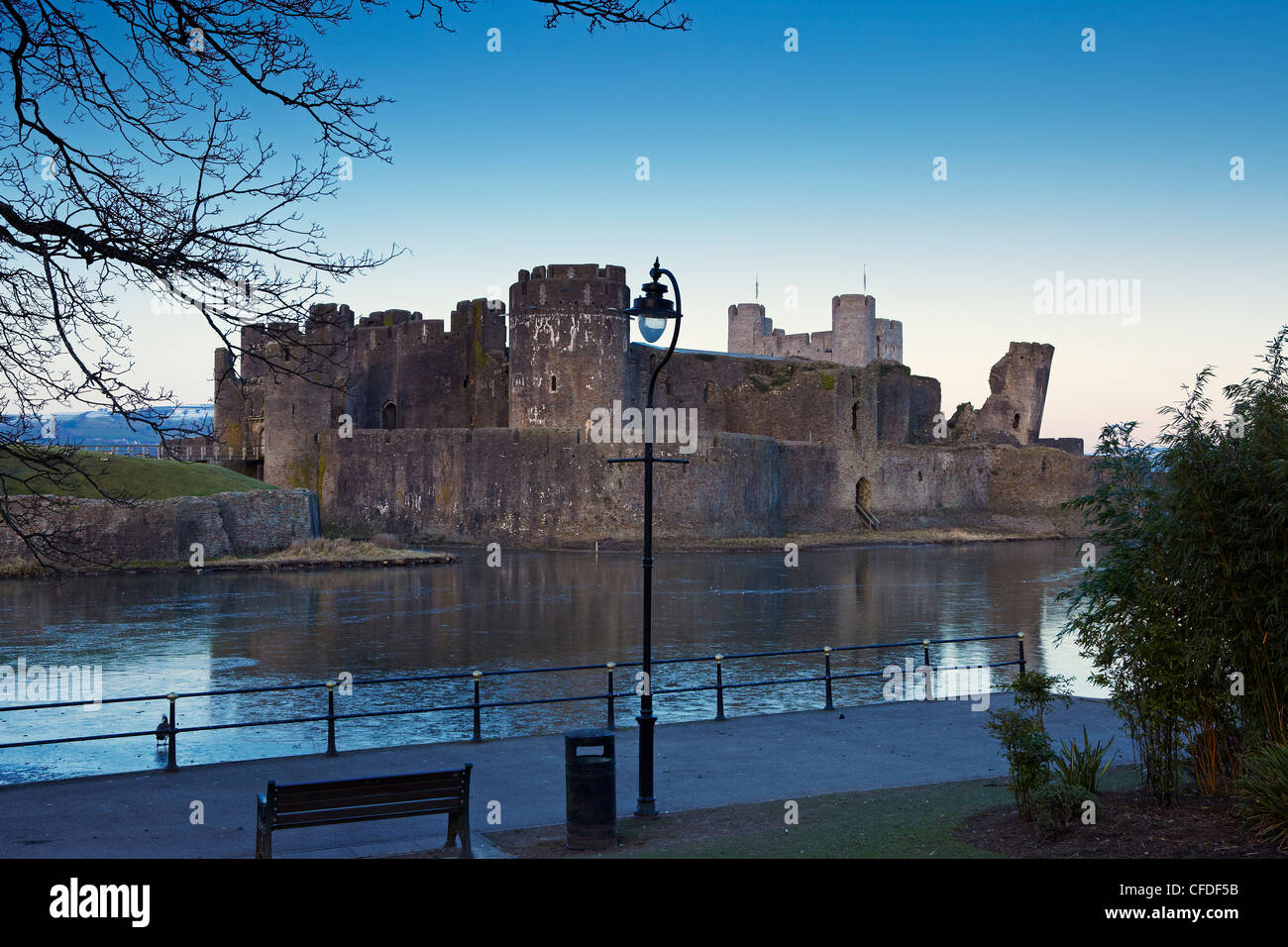 Caerphilly castle south wales hi-res stock photography and images - Alamy