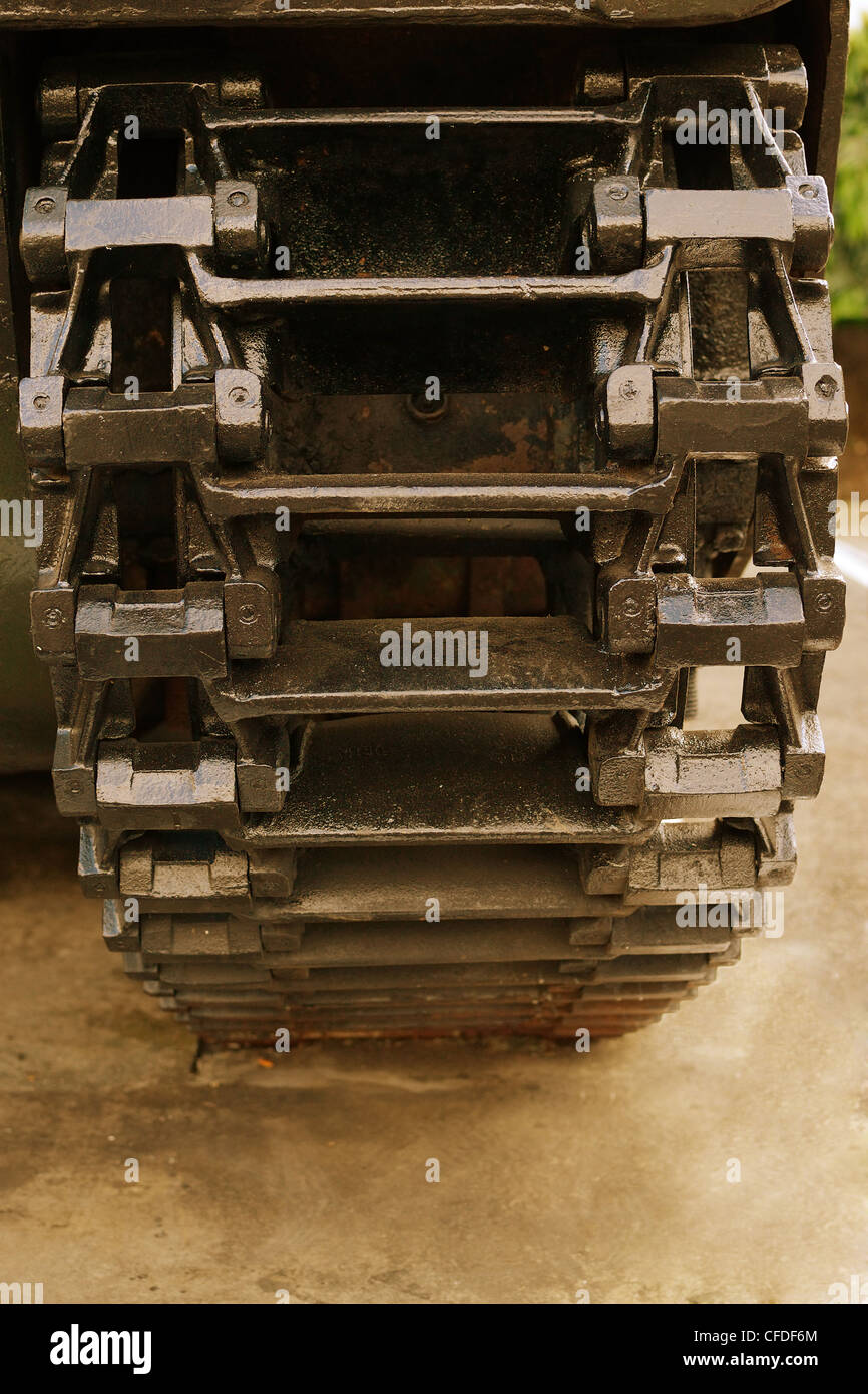Wheel of army tank hi-res stock photography and images - Alamy