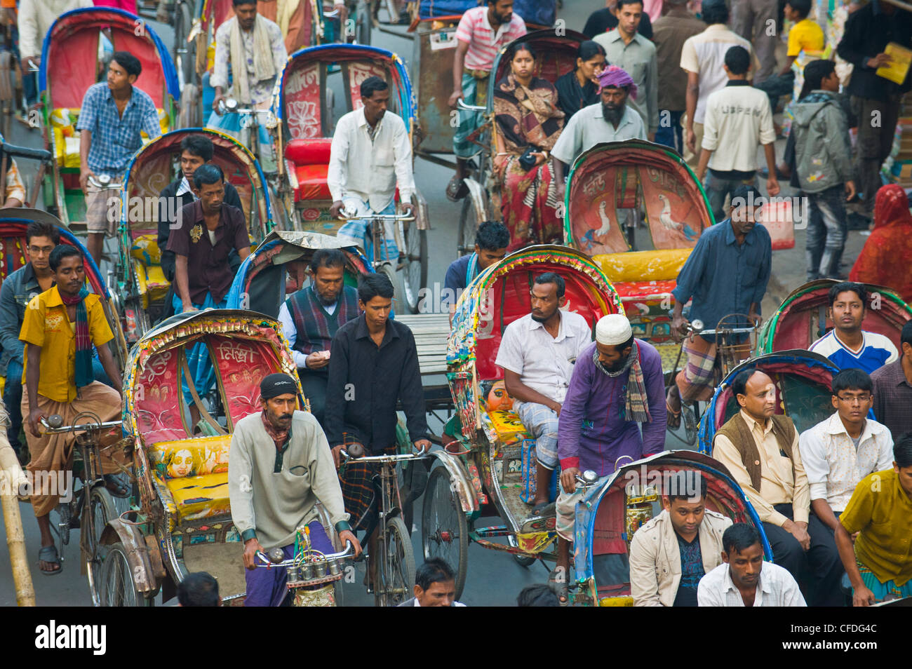 Busy rickshaw traffic on a street crossing in Dhaka, Bangladesh, Asia ...