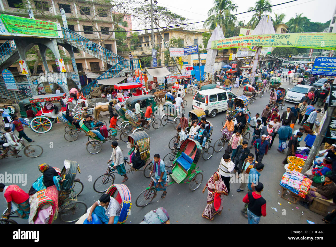 Busy rickshaw traffic on a street crossing in Dhaka, Bangladesh, Asia ...