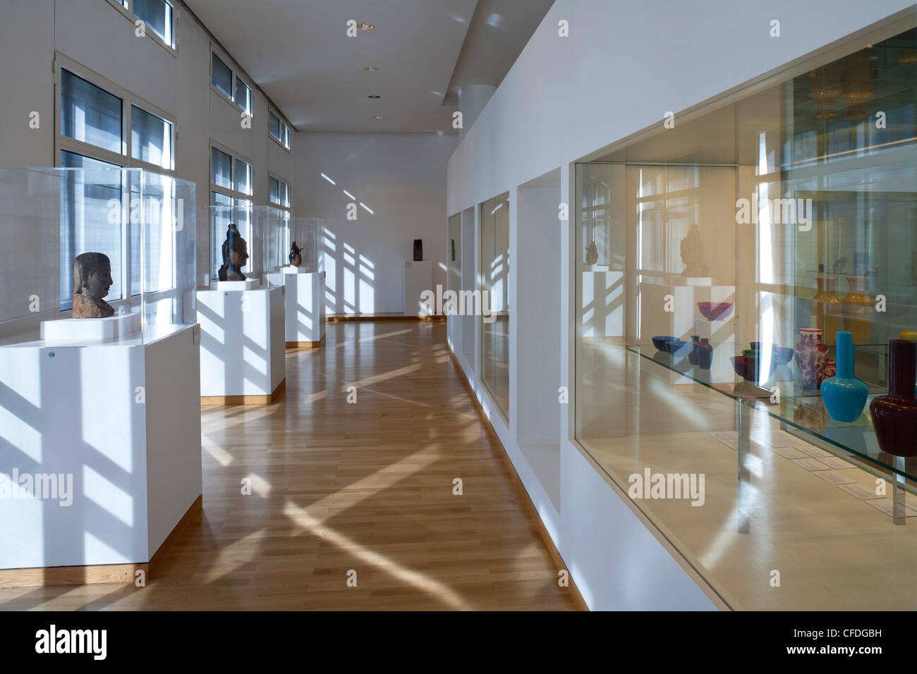 Museum fuer Angewandte Kunst Frankfurt, architect Richard Meier ...