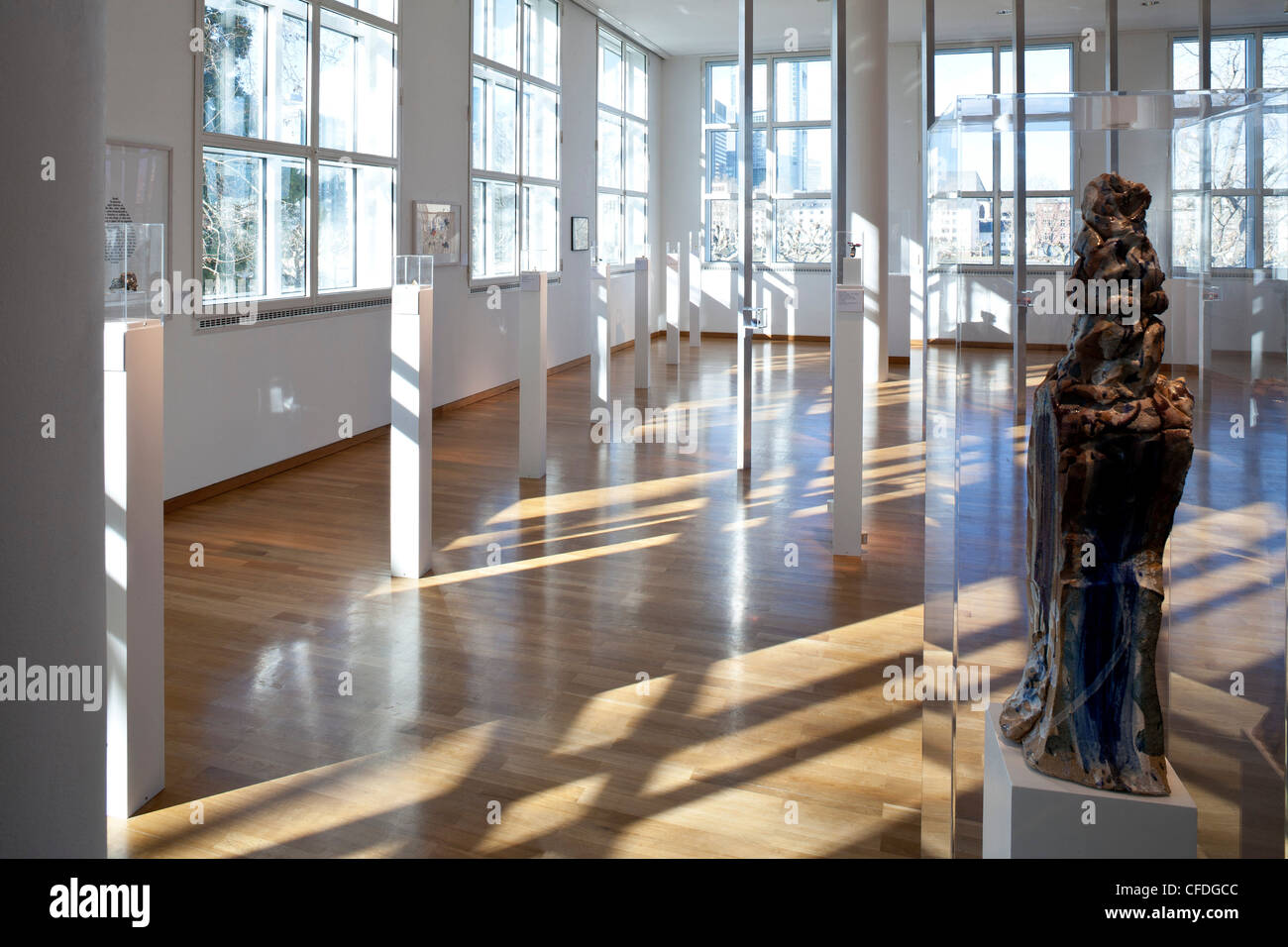 Museum fuer Angewandte Kunst Frankfurt, architect Richard Meier ...