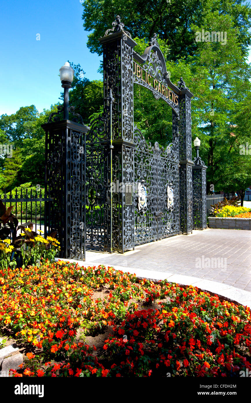 Victorian style entrance gate hi-res stock photography and images - Alamy