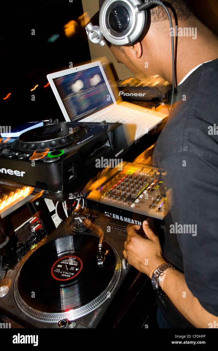 DJ playing on vinyls in club Stock Photo - Alamy