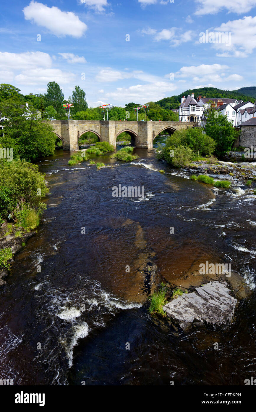 Llangollen bridge flags hi-res stock photography and images - Alamy