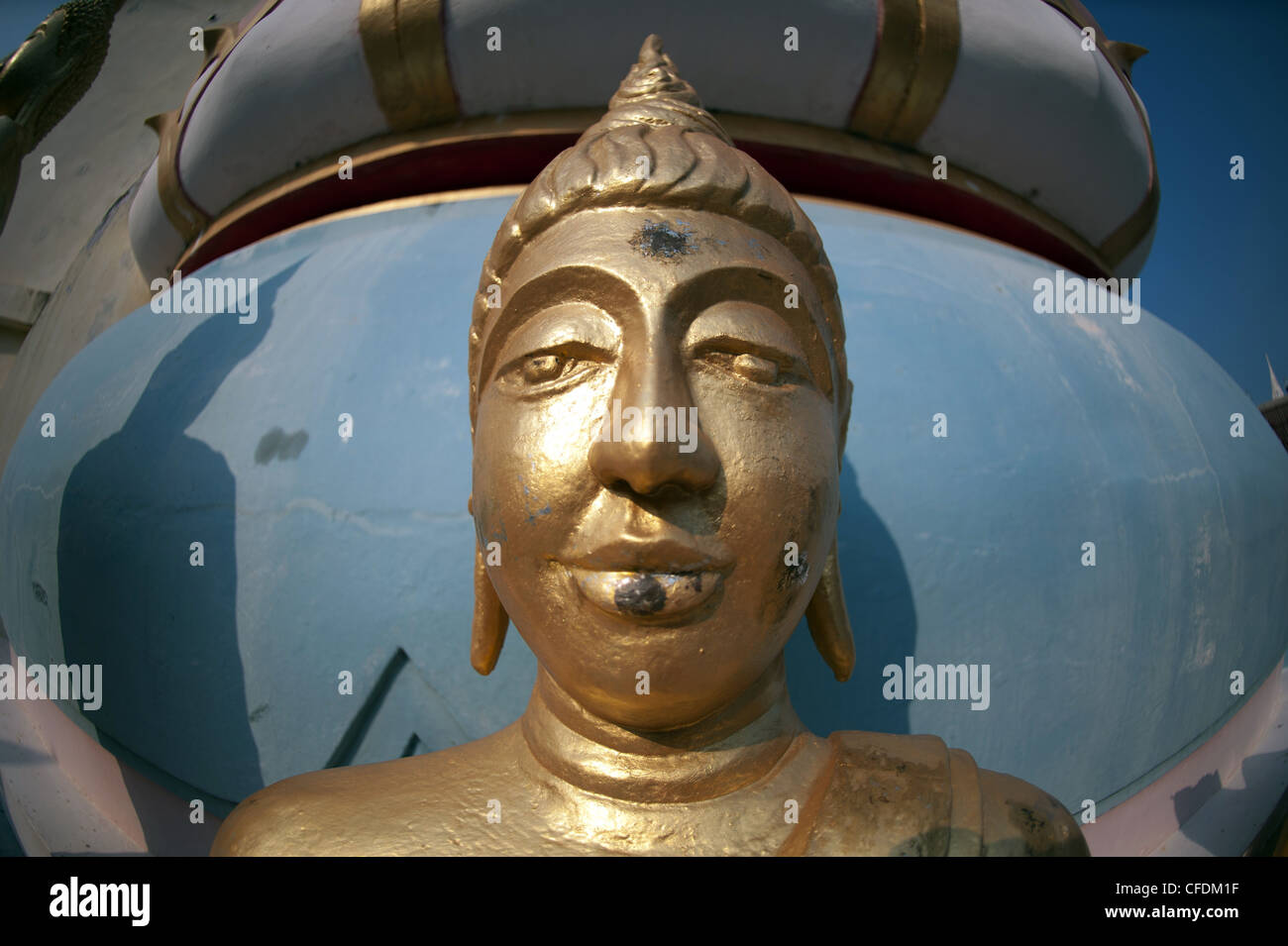 Golden buddah statue hi-res stock photography and images - Alamy
