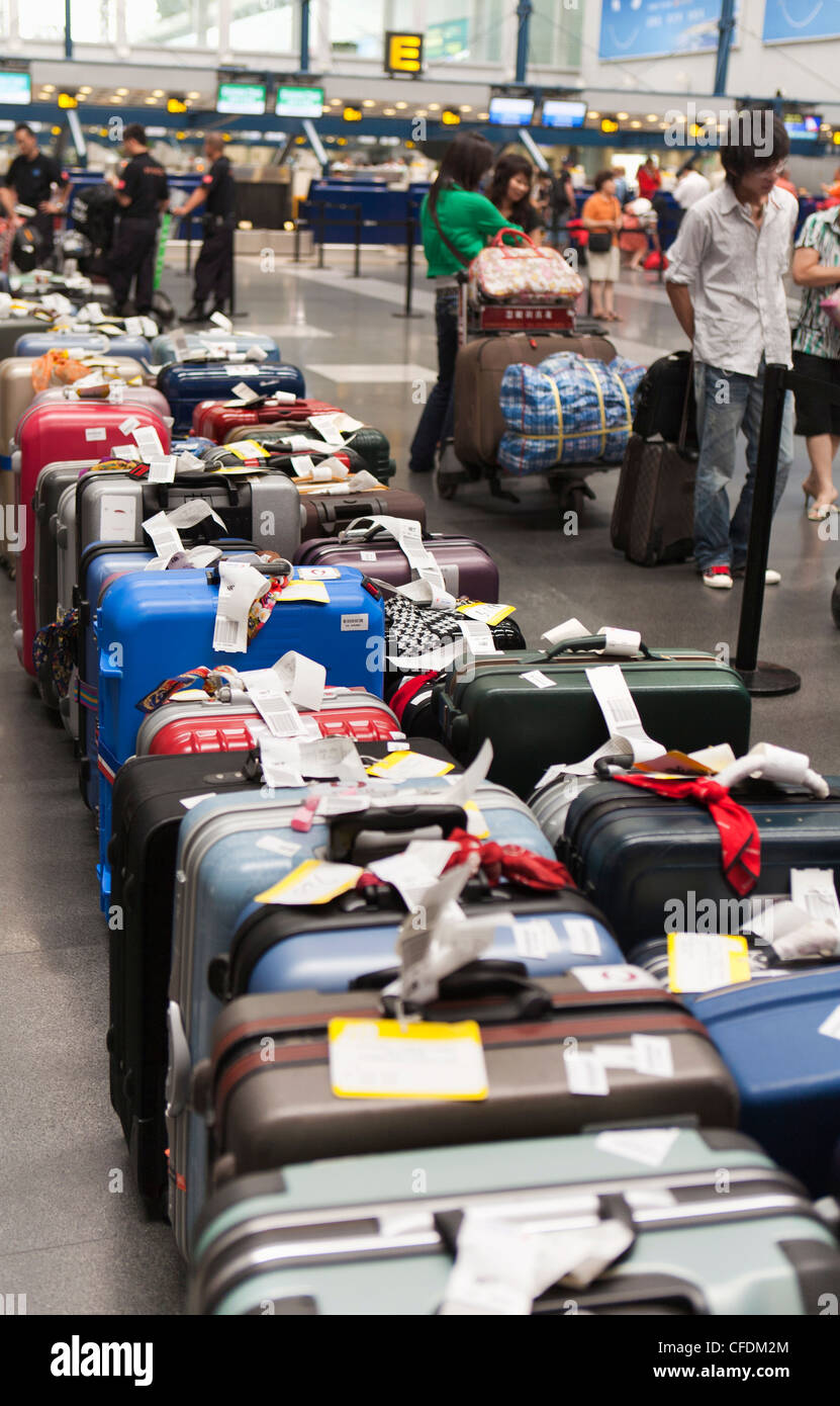 Luggage line hi-res stock photography and images - Alamy