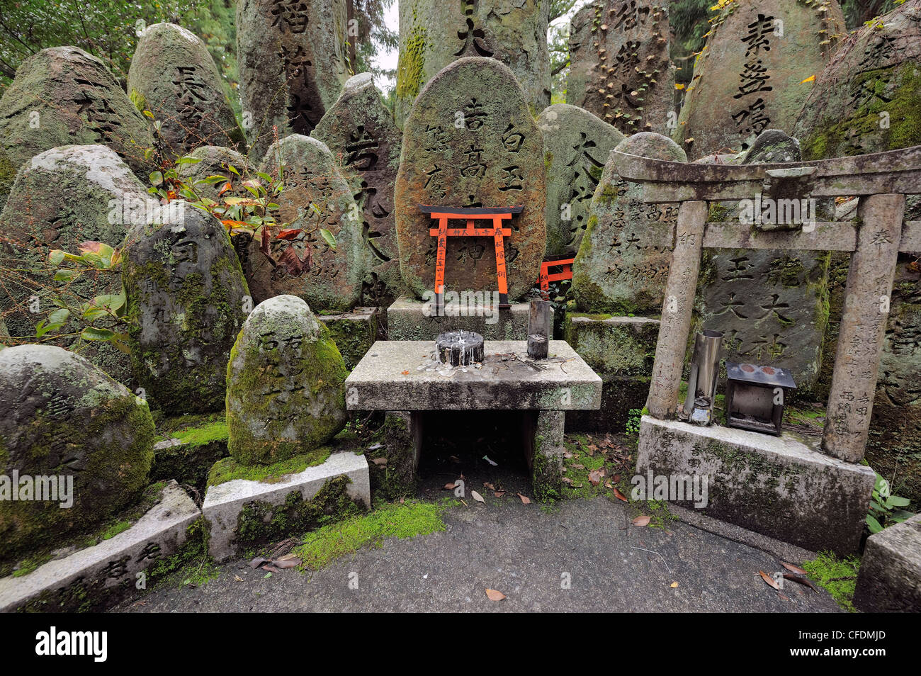 small shrine at Fushimi Inari Shrine, Kyoto, Japan Stock Photo - Alamy