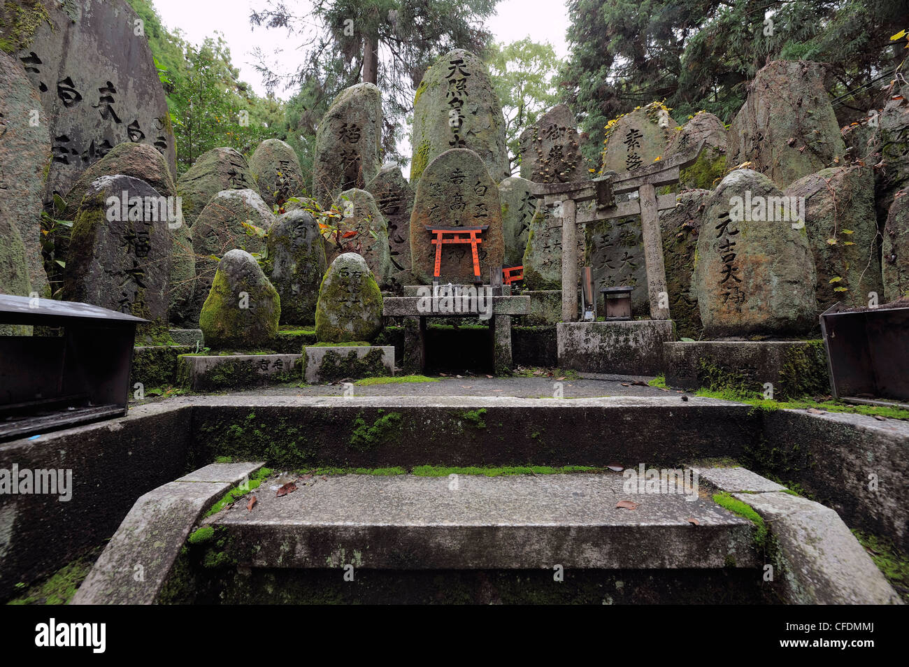 small shrine at Fushimi Inari Shrine, Kyoto, Japan Stock Photo - Alamy