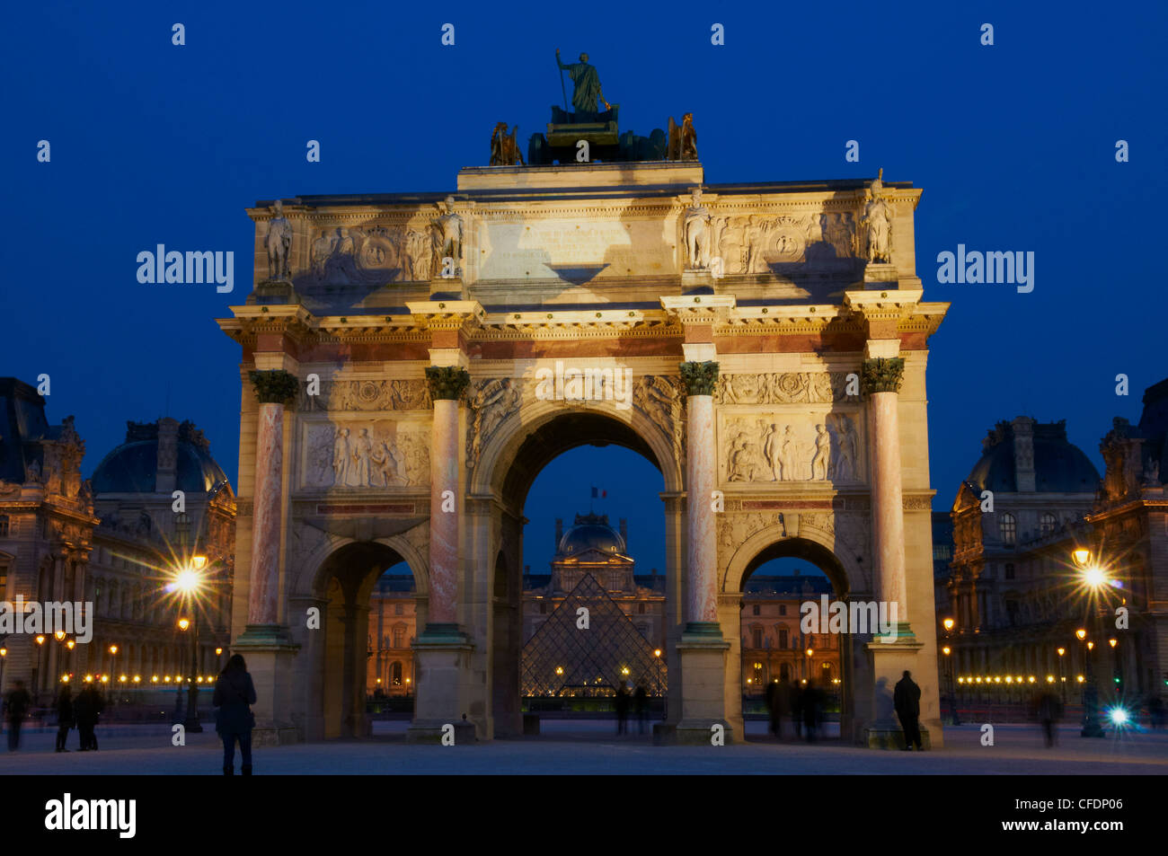 Arc du Carrousel, Place du Carrousel, with Louvre in the background at ...