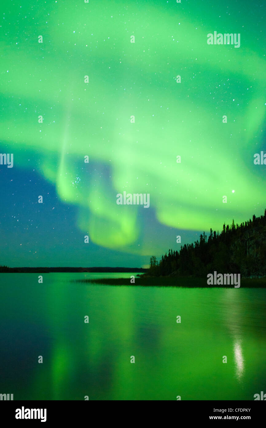 Aurora borealis (northern lights), boreal forest, Yellowknife environs ...