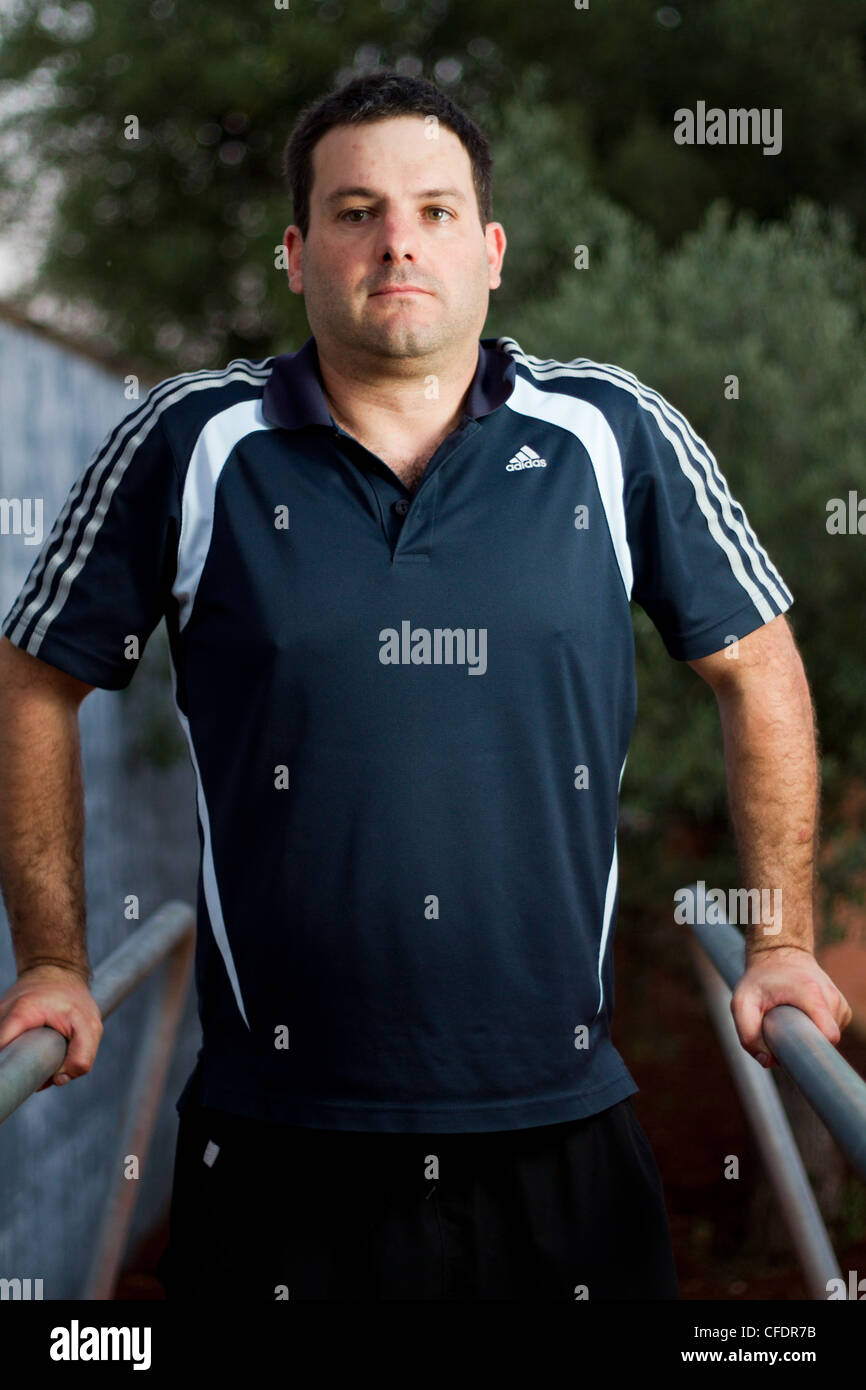 Close view of a young man doing exercise on a park Stock Photo - Alamy