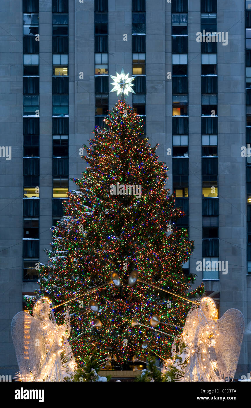 The Christmas tree and decorations in Rockefeller Center, New York City ...
