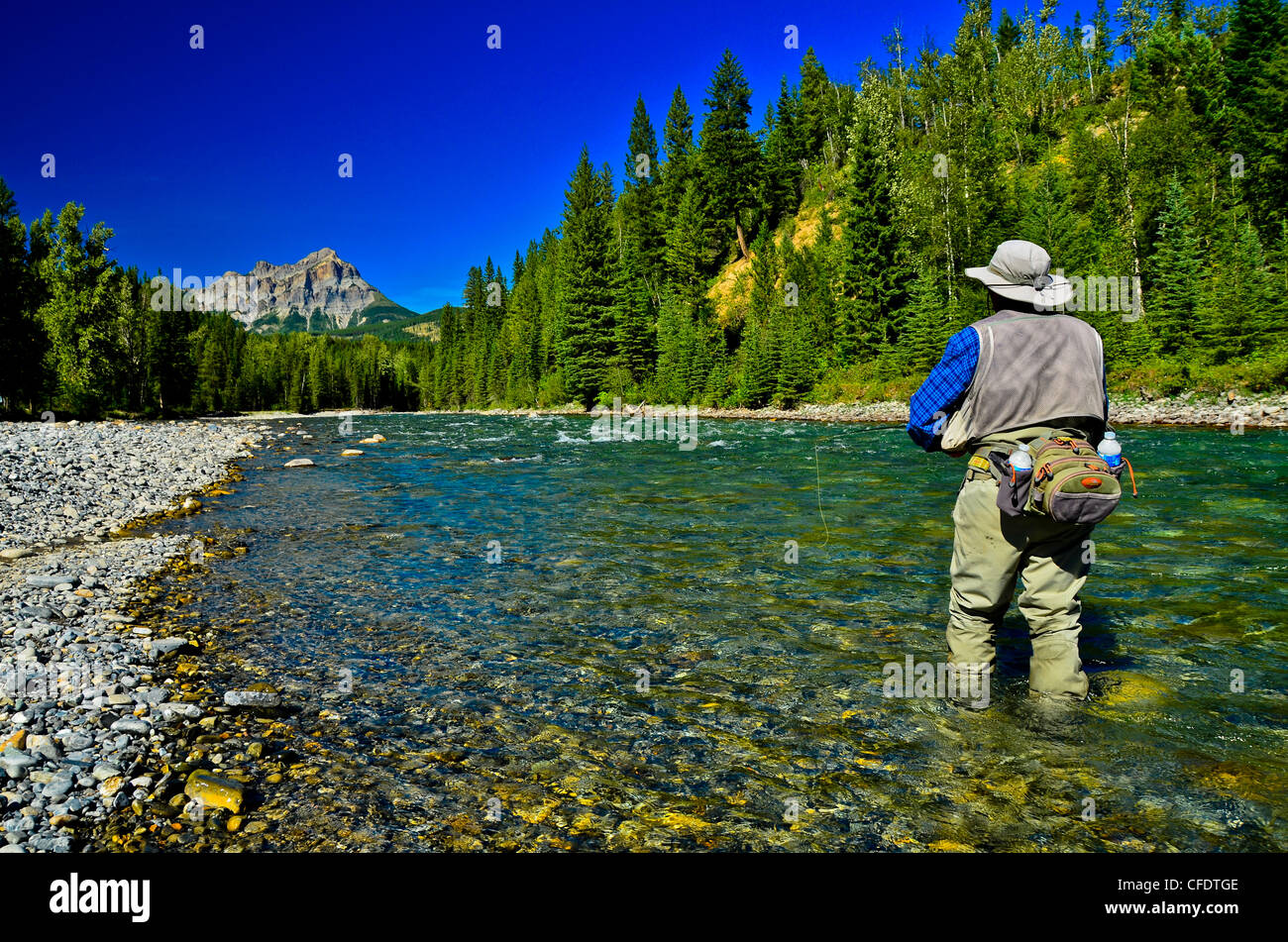 Standing on rocks fishing hi-res stock photography and images - Alamy