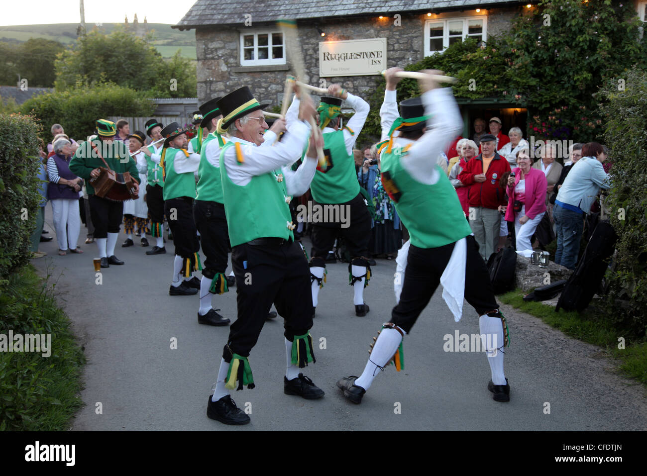 Morris dance in england hi-res stock photography and images - Alamy