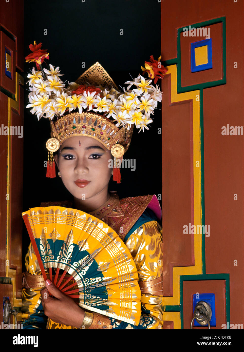 Dancer with crown hi-res stock photography and images - Alamy