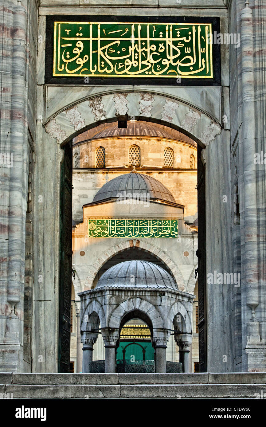 Blue mosque istanbul calligraphy hi-res stock photography and images ...