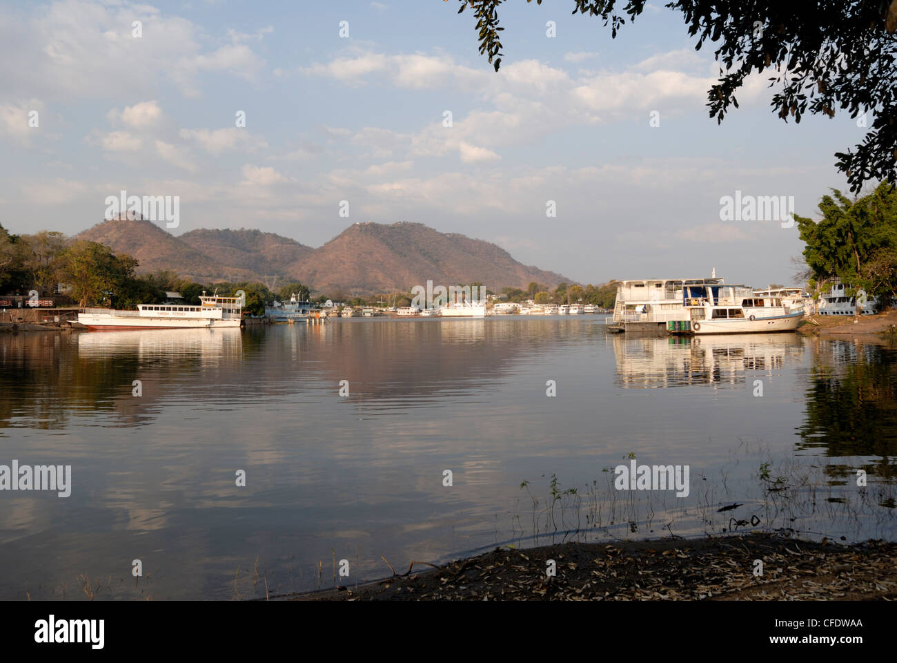 Kariba harbour lake kariba zimbabwe hi-res stock photography and images ...