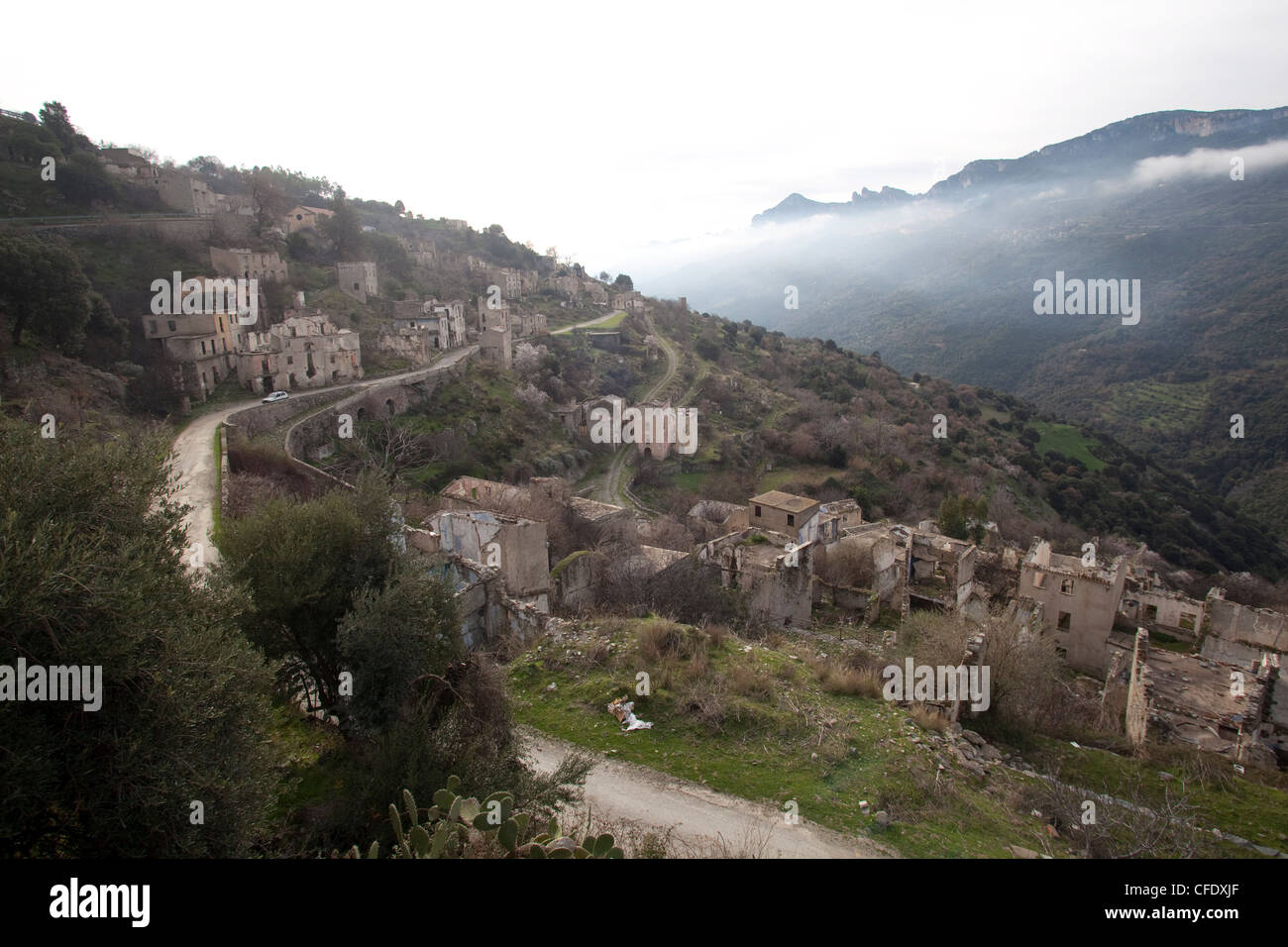 Old gairo hi-res stock photography and images - Alamy