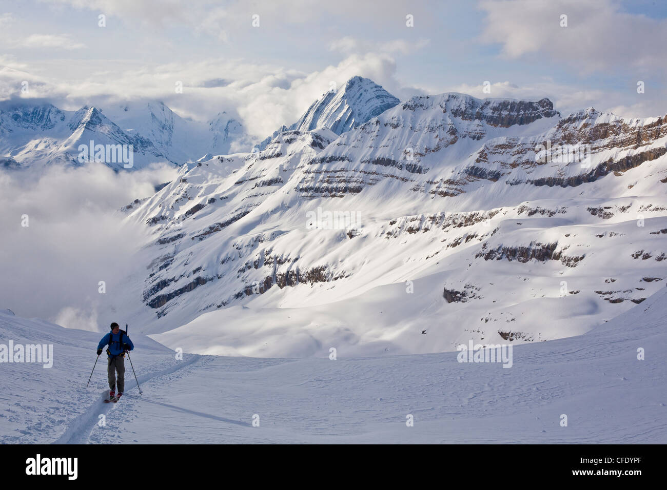 A skin lodge hi-res stock photography and images - Alamy