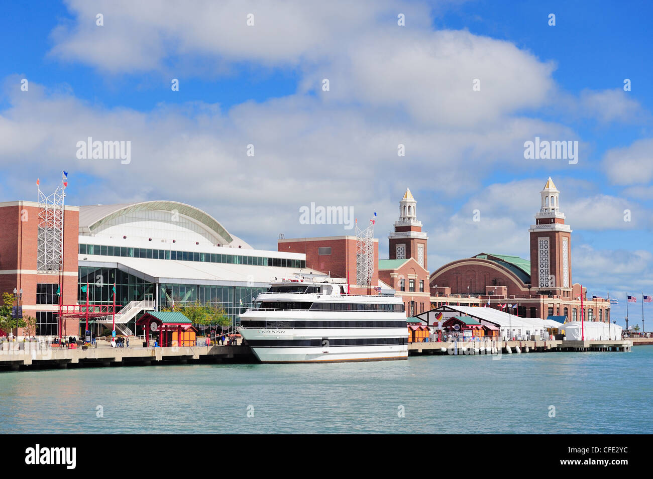 Navy Pier and skyline Stock Photo - Alamy