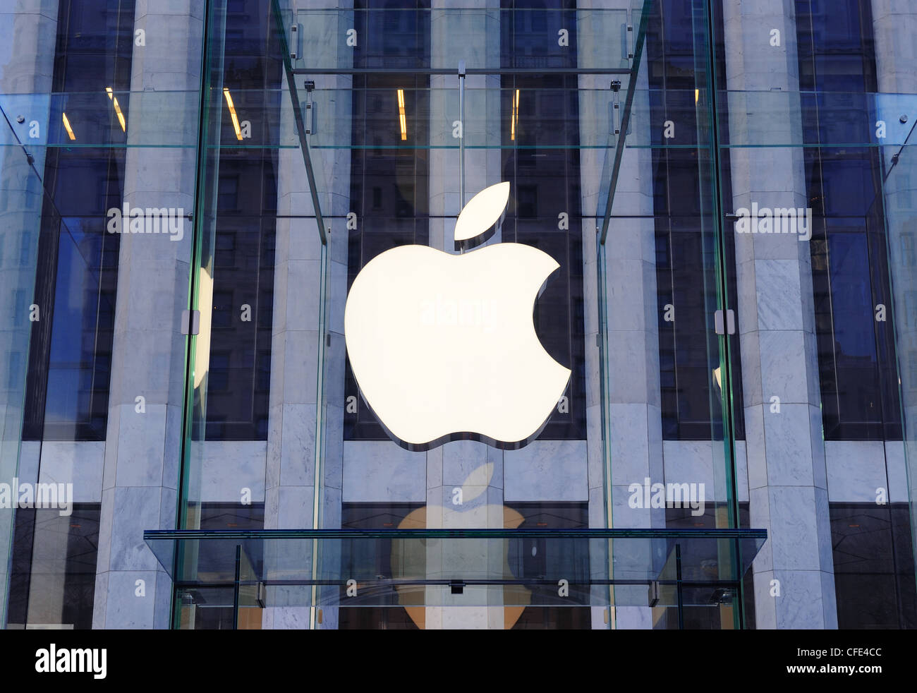 Apple store logo Stock Photo - Alamy