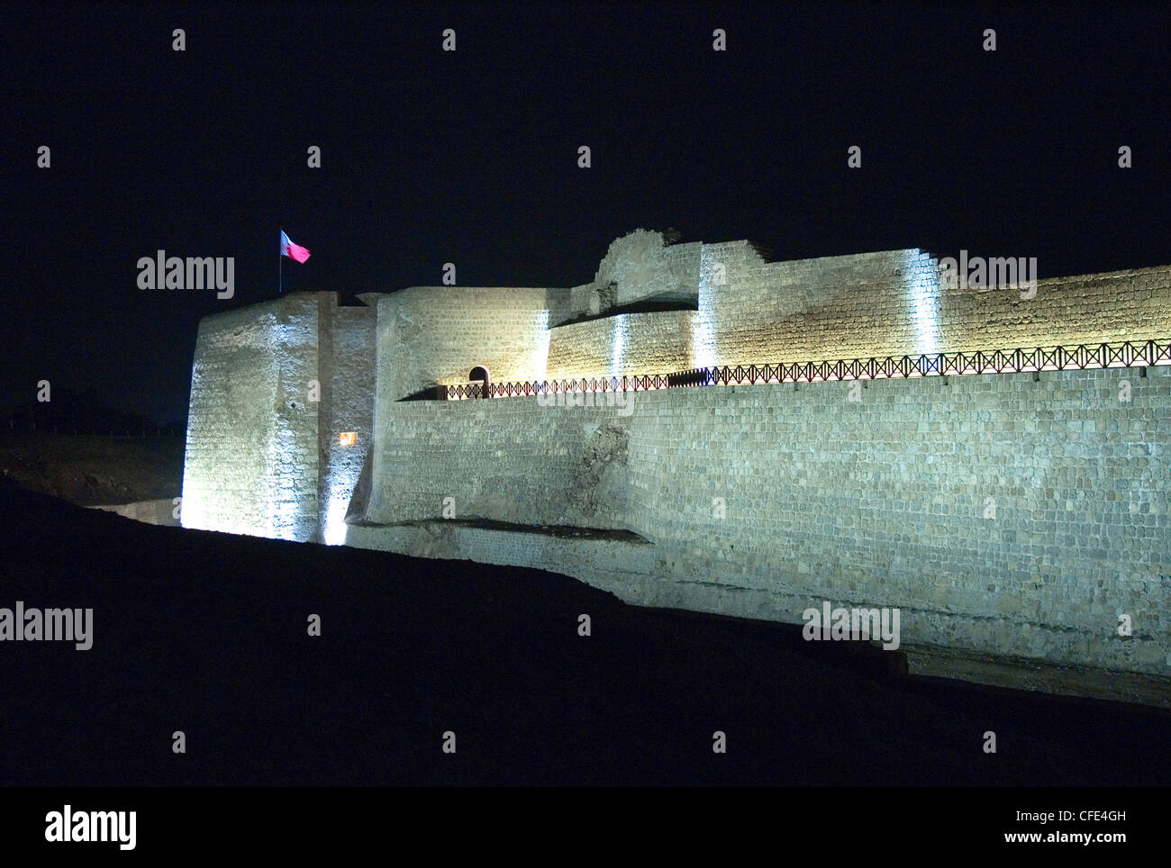 Bahrain, Manama city, the Bahrain Fort, Portugues fortress of the XVI ...