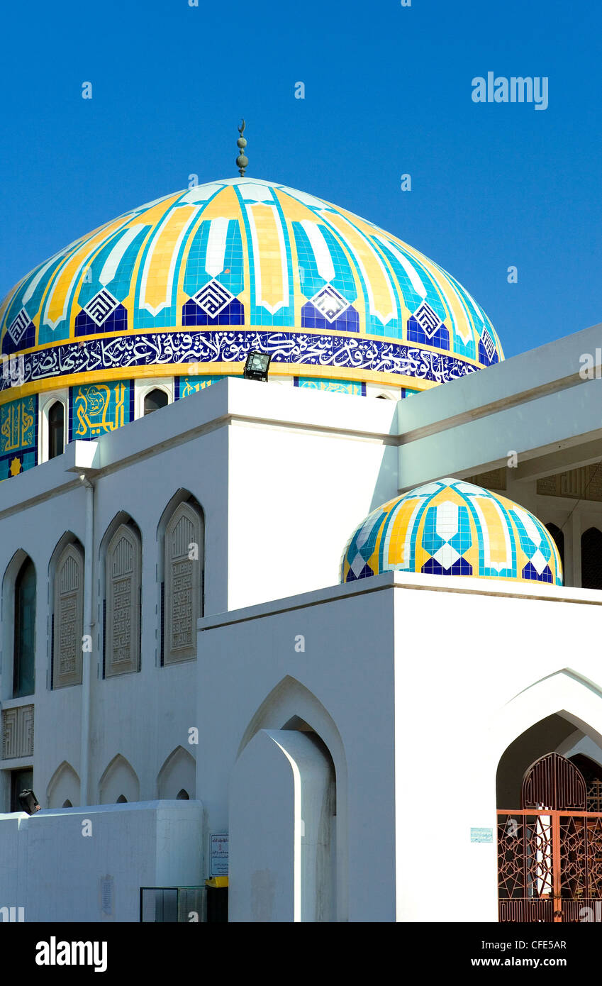 Bahrain, Salmanija, the mosques in the Delmun quarter Stock Photo - Alamy