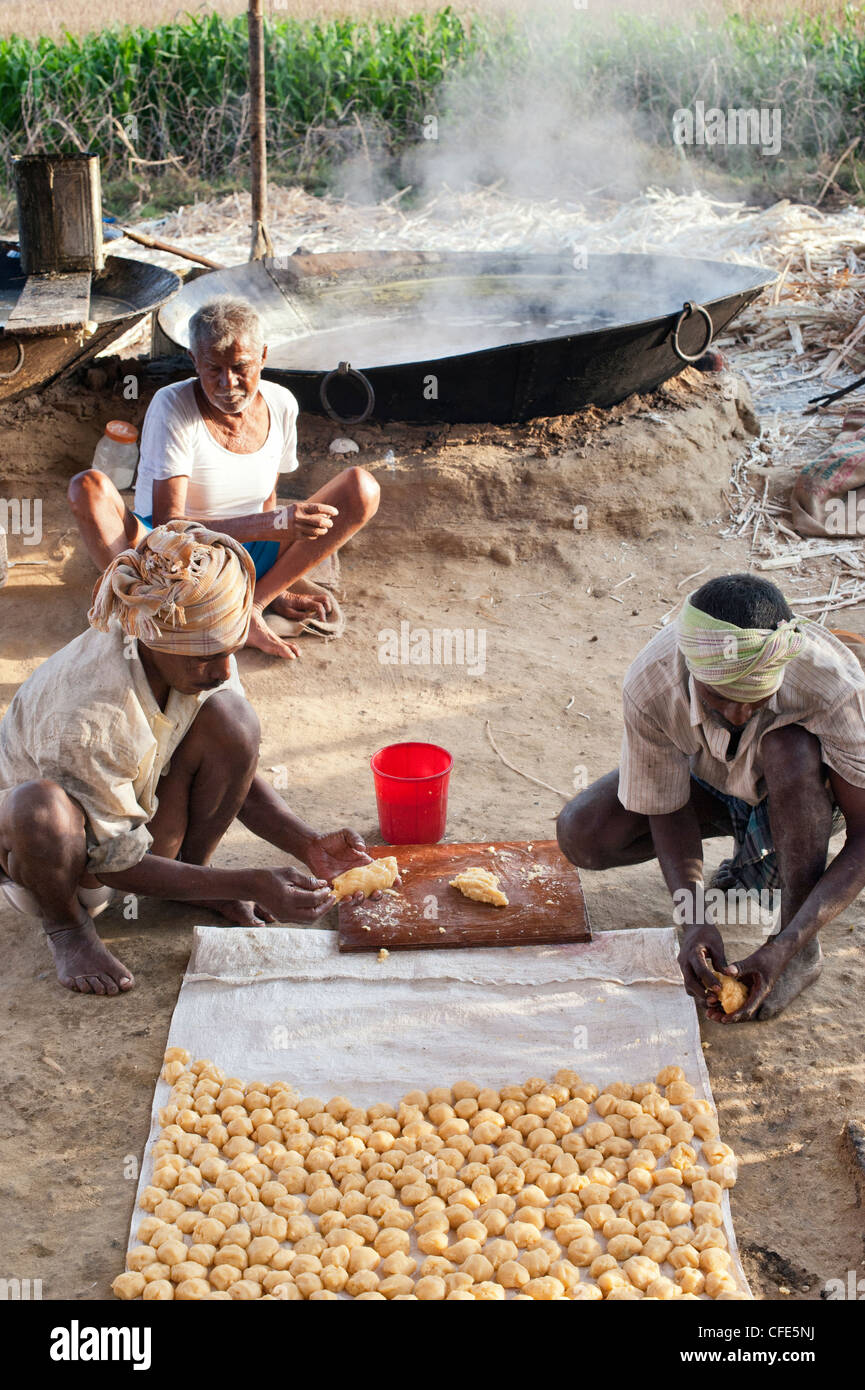 Indian jaggery production hi-res stock photography and images - Alamy