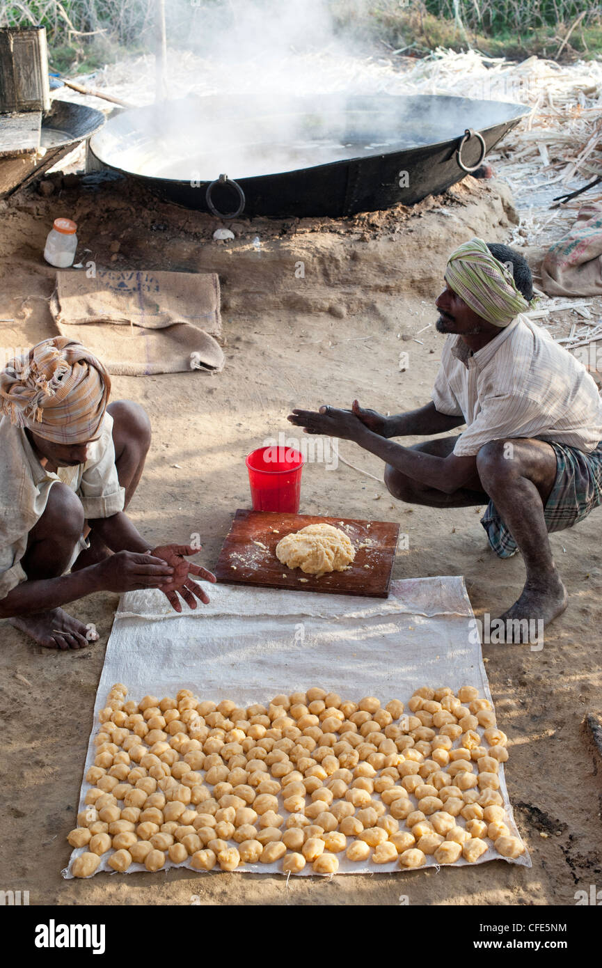 Indian jaggery production hi-res stock photography and images - Alamy
