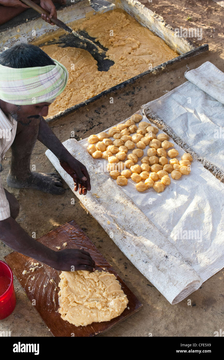 Indian jaggery production hi-res stock photography and images - Alamy