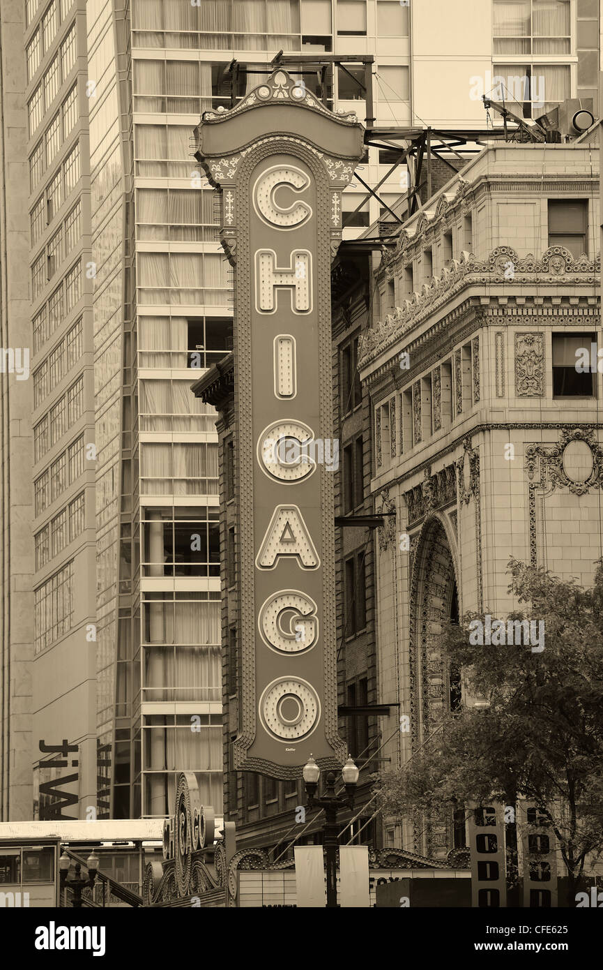 Chicago theatre exterior hi-res stock photography and images - Alamy