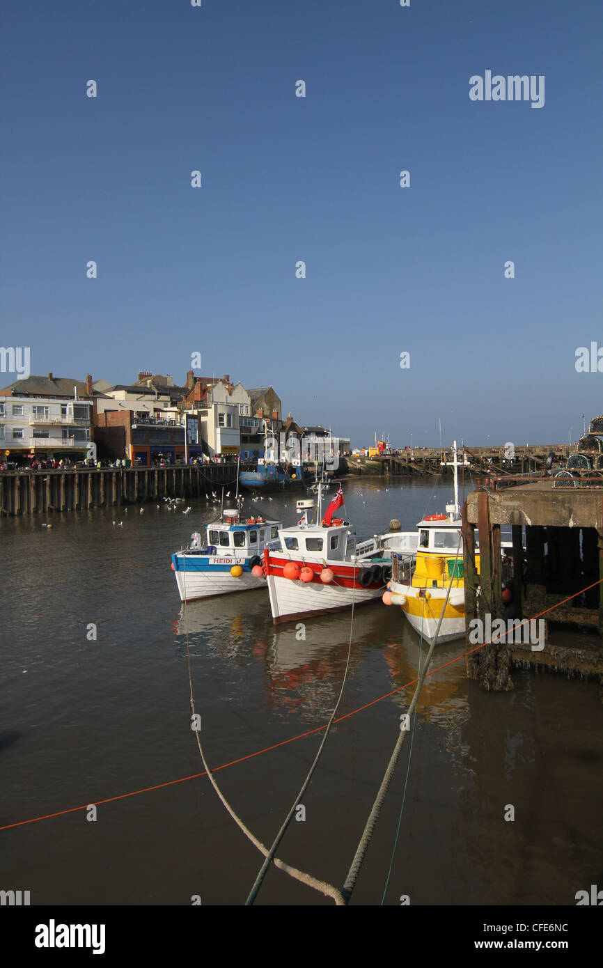 Fishing boats in bridlington harbor hi-res stock photography and images ...