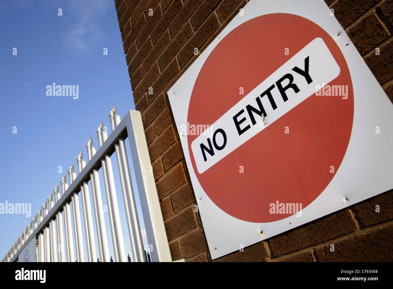 No entry sign next to steel security fencing Stock Photo - Alamy
