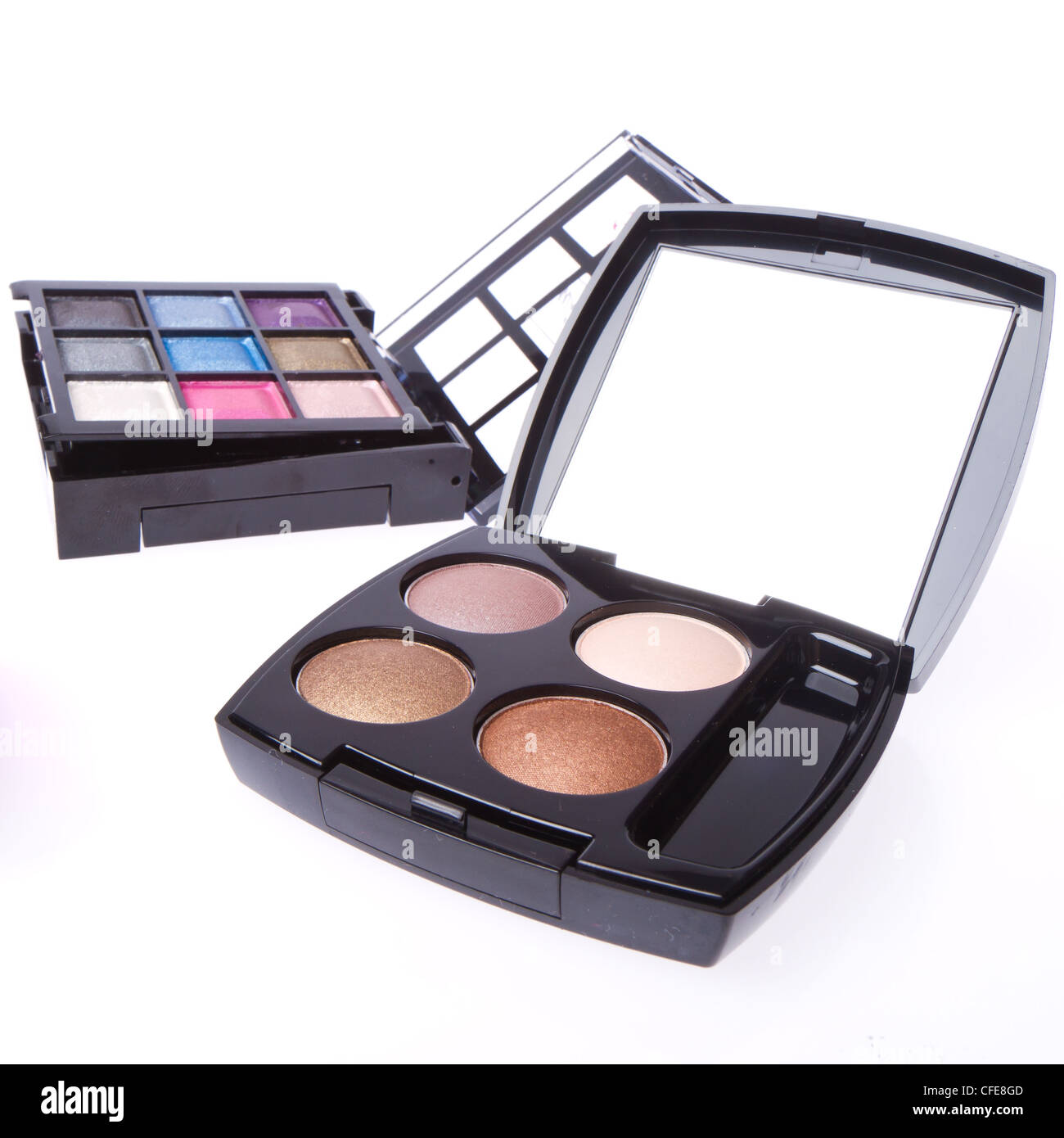 set of compact eyeshadows isolated on white Stock Photo - Alamy