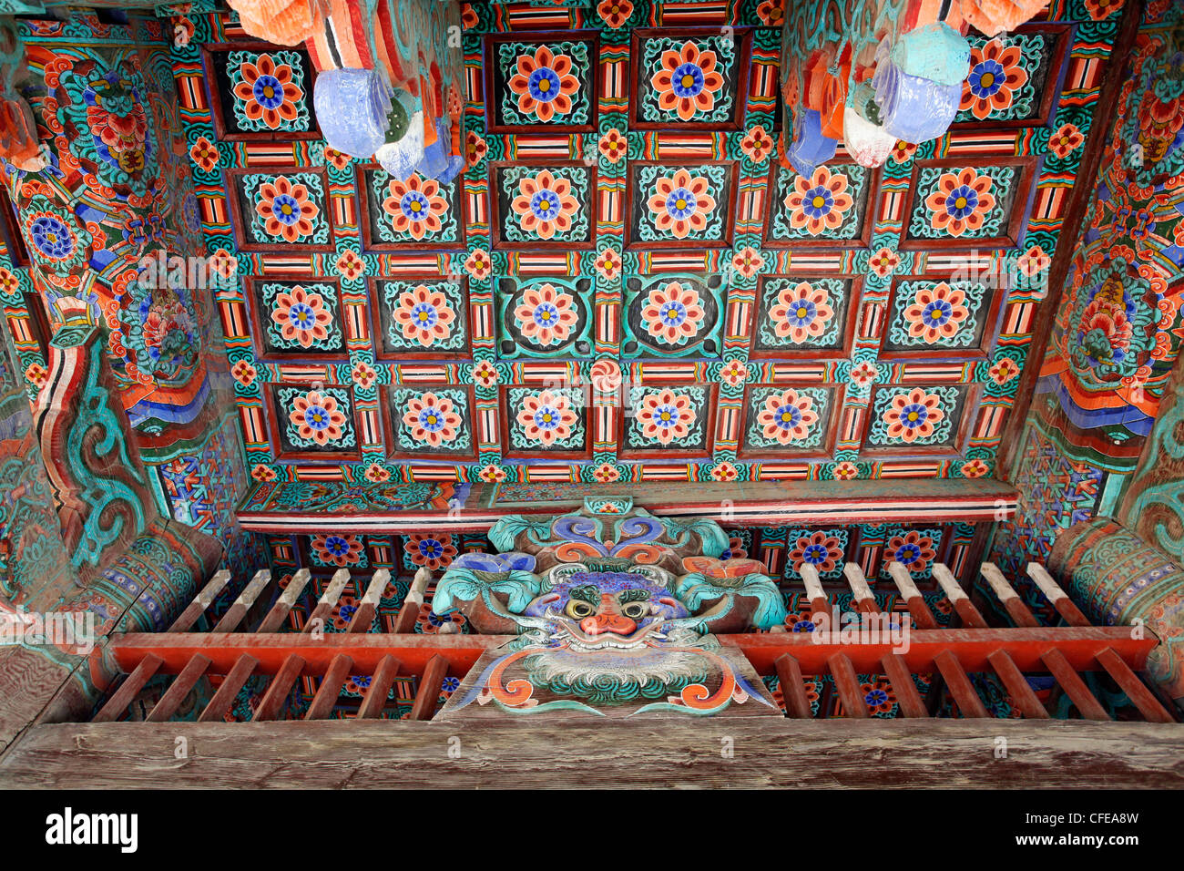 Colourful decorated ceiling of Bulguksa Temple, Gyeongju, South Korea ...