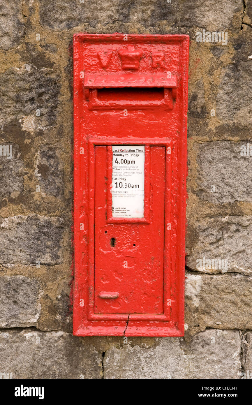 Victorian Wall Mounted Post Box High Resolution Stock Photography and ...