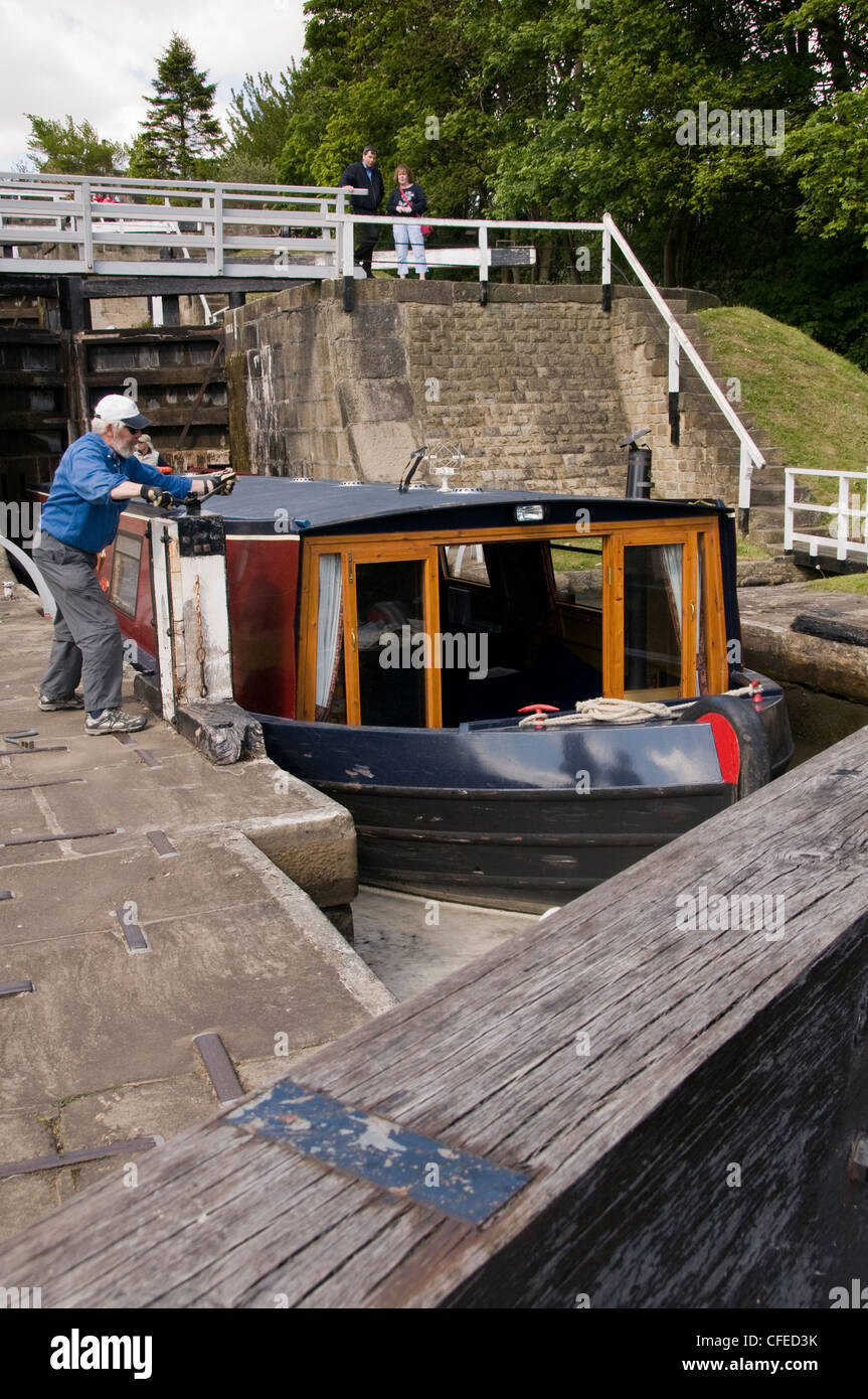 Partial view of boat in lock hi-res stock photography and images - Alamy