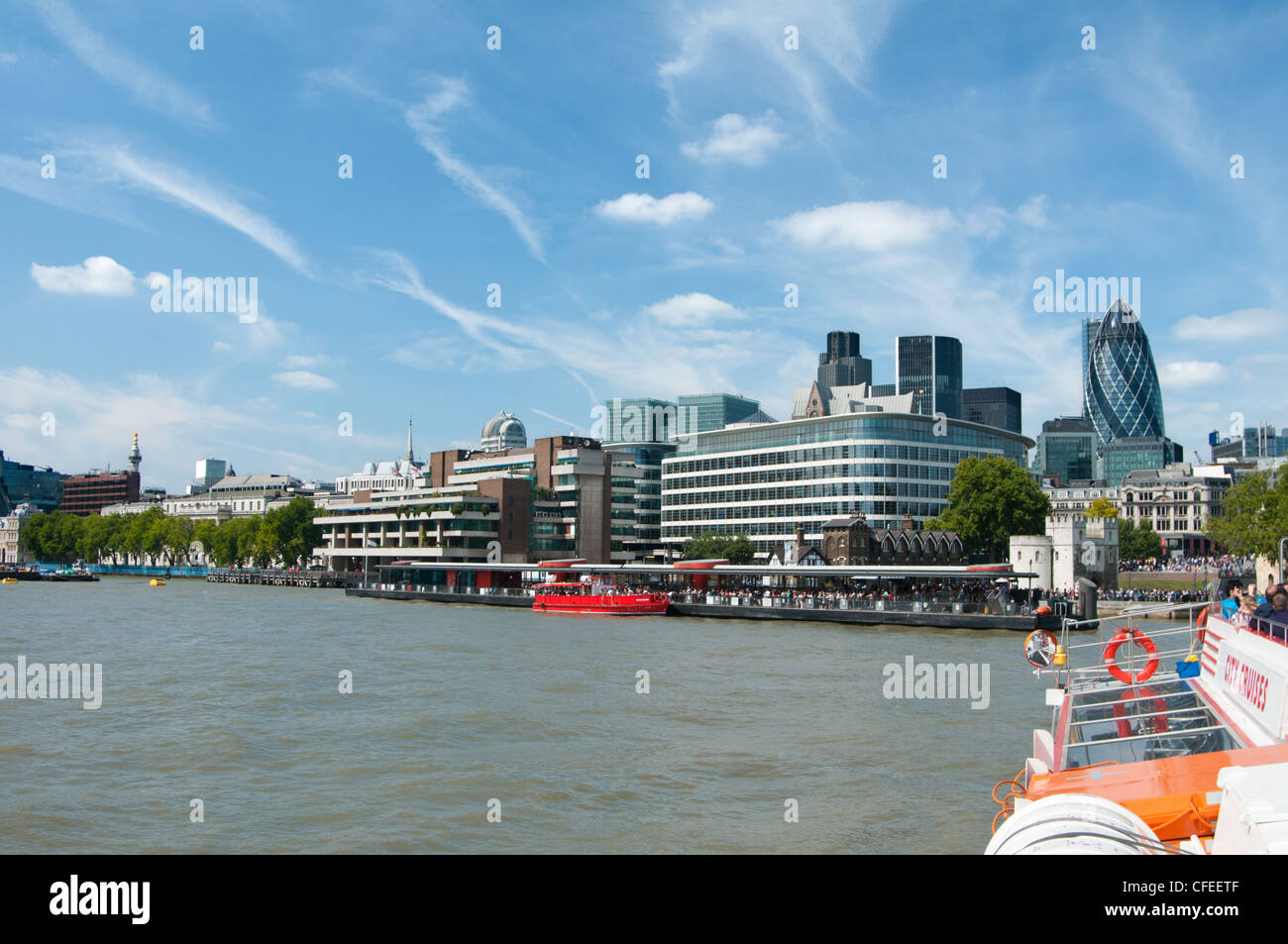 Blue sky london skyline hi-res stock photography and images - Alamy
