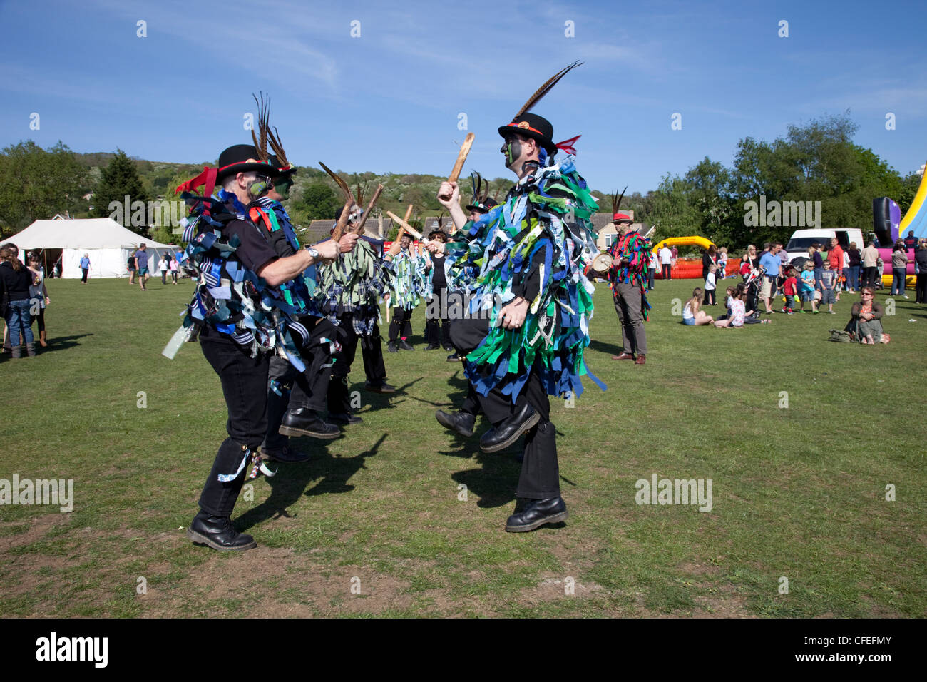 Morris dancing cotswolds hi-res stock photography and images - Alamy