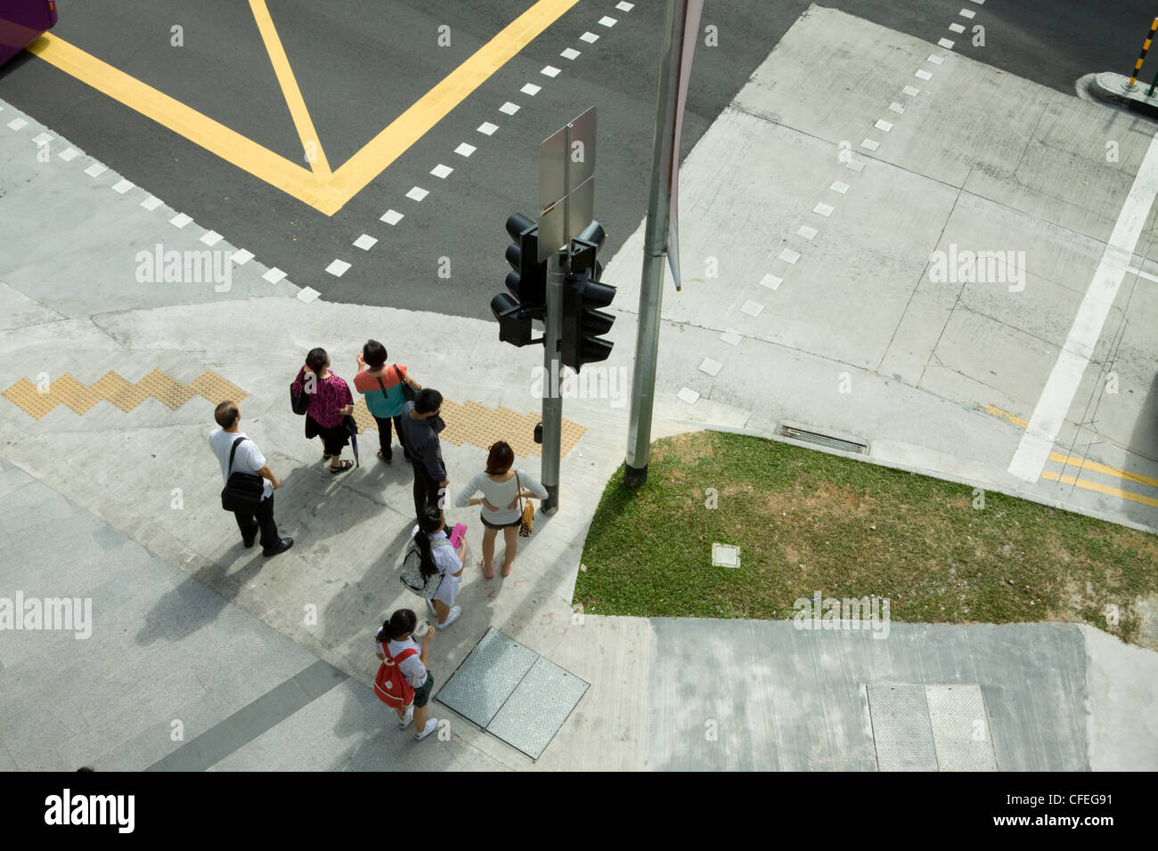 Pedestrians at traffic crossing point. Singapore Stock Photo - Alamy