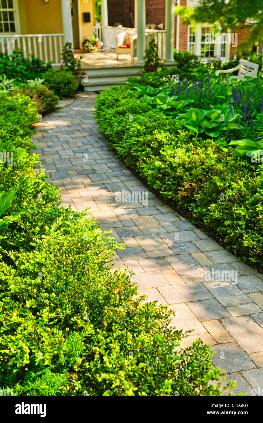Paved path in garden hi-res stock photography and images - Alamy