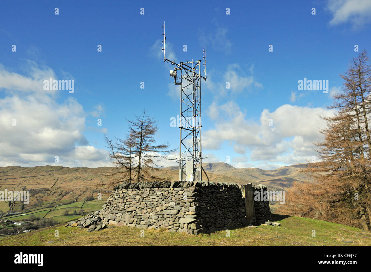Telecommunications mast. Disused slate quarry, Applethwaite Common ...