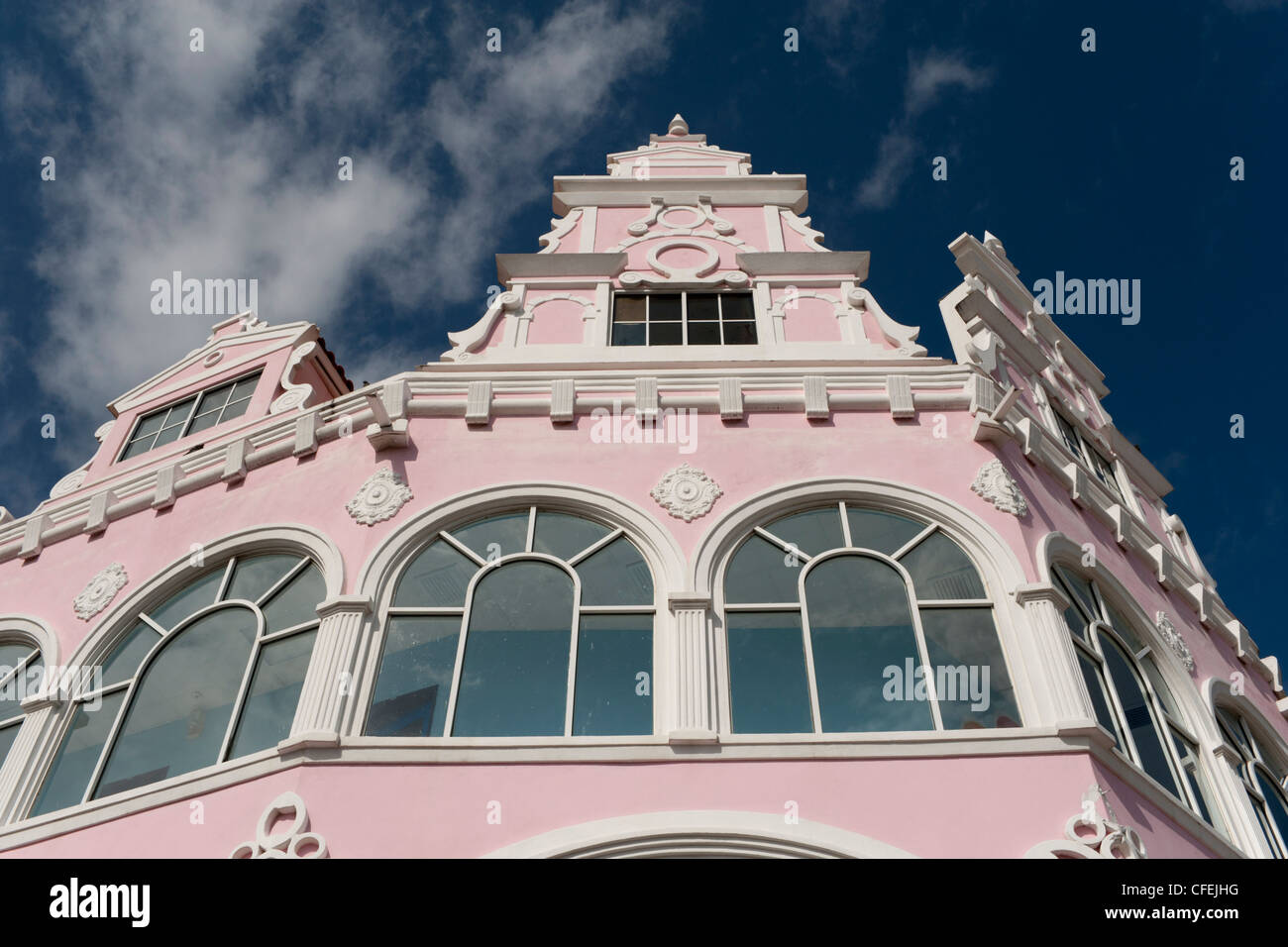 Shopping mall setting hi-res stock photography and images - Alamy