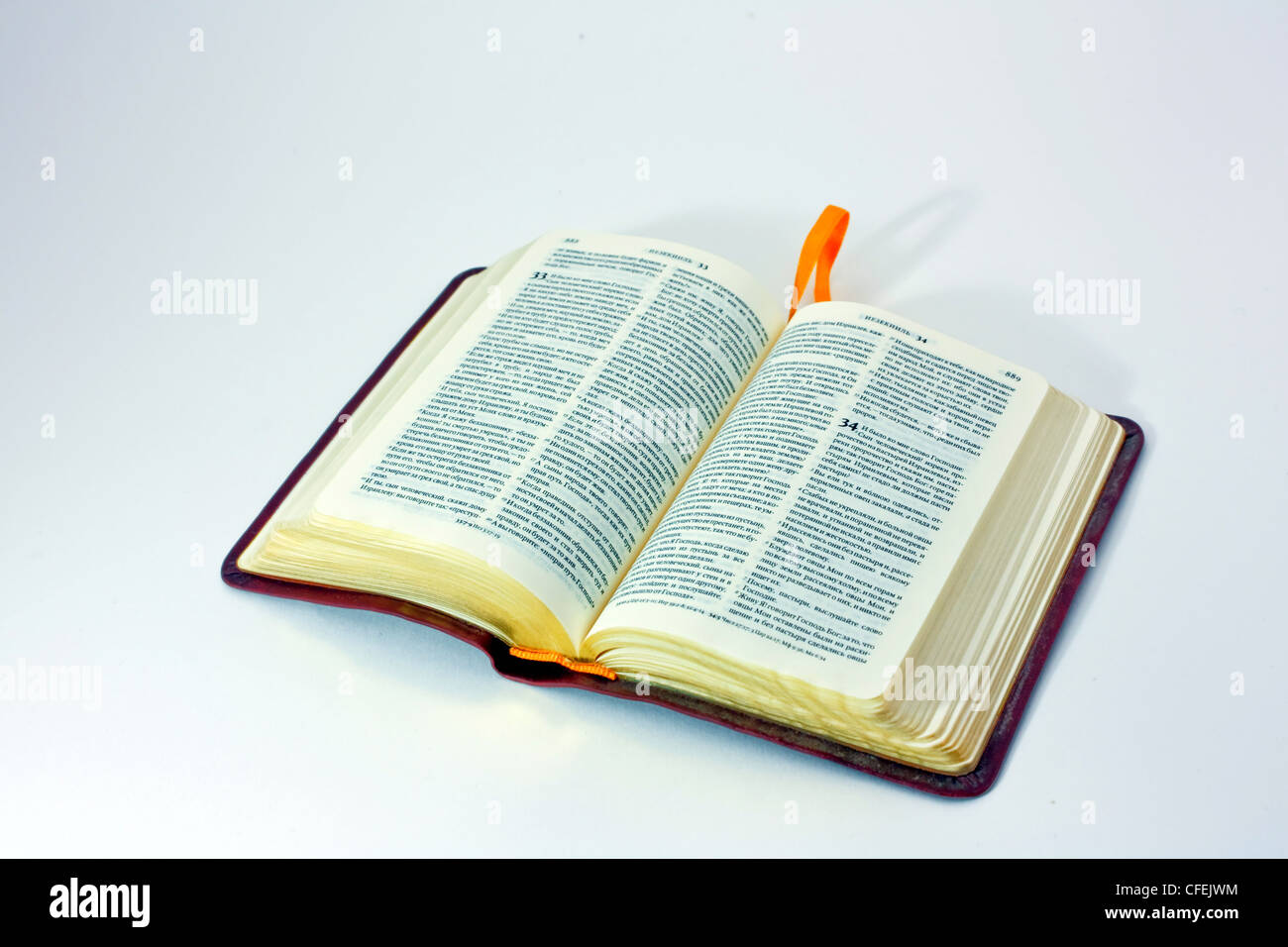 Old open holy bible hi-res stock photography and images - Alamy